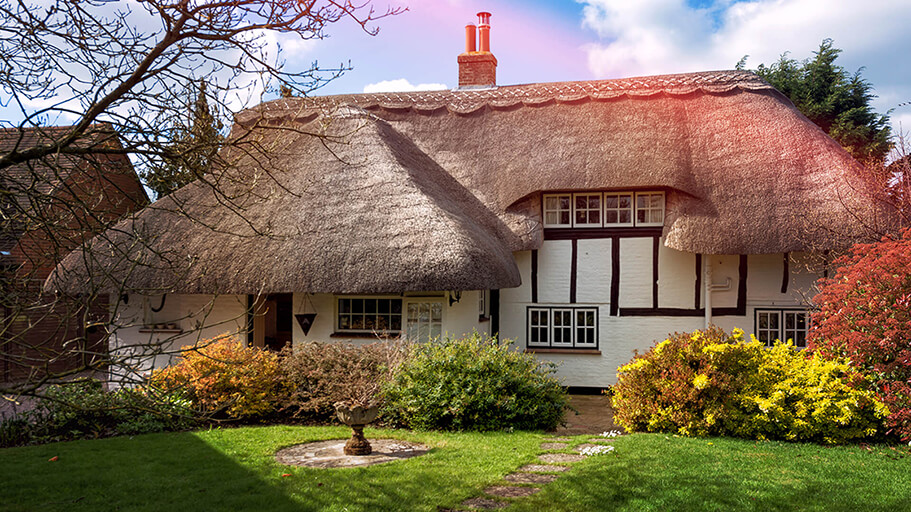 Thatched roof: how to protect your property | Howden Insurance