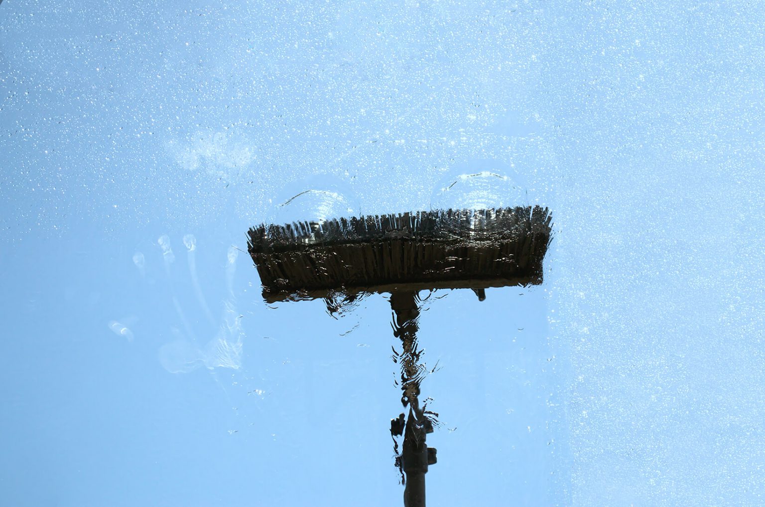 Do window cleaners need insurance? | Howden Insurance